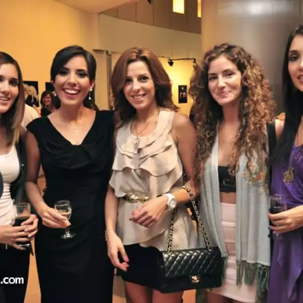 Ana Elena de Zambrano inaugura exposición Ana Elena de Zambrano inaugura exposición