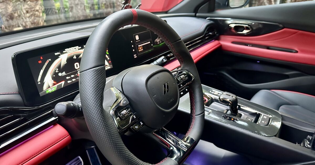 Dodge Attitude 2025: precio en México, versiones y características del ...