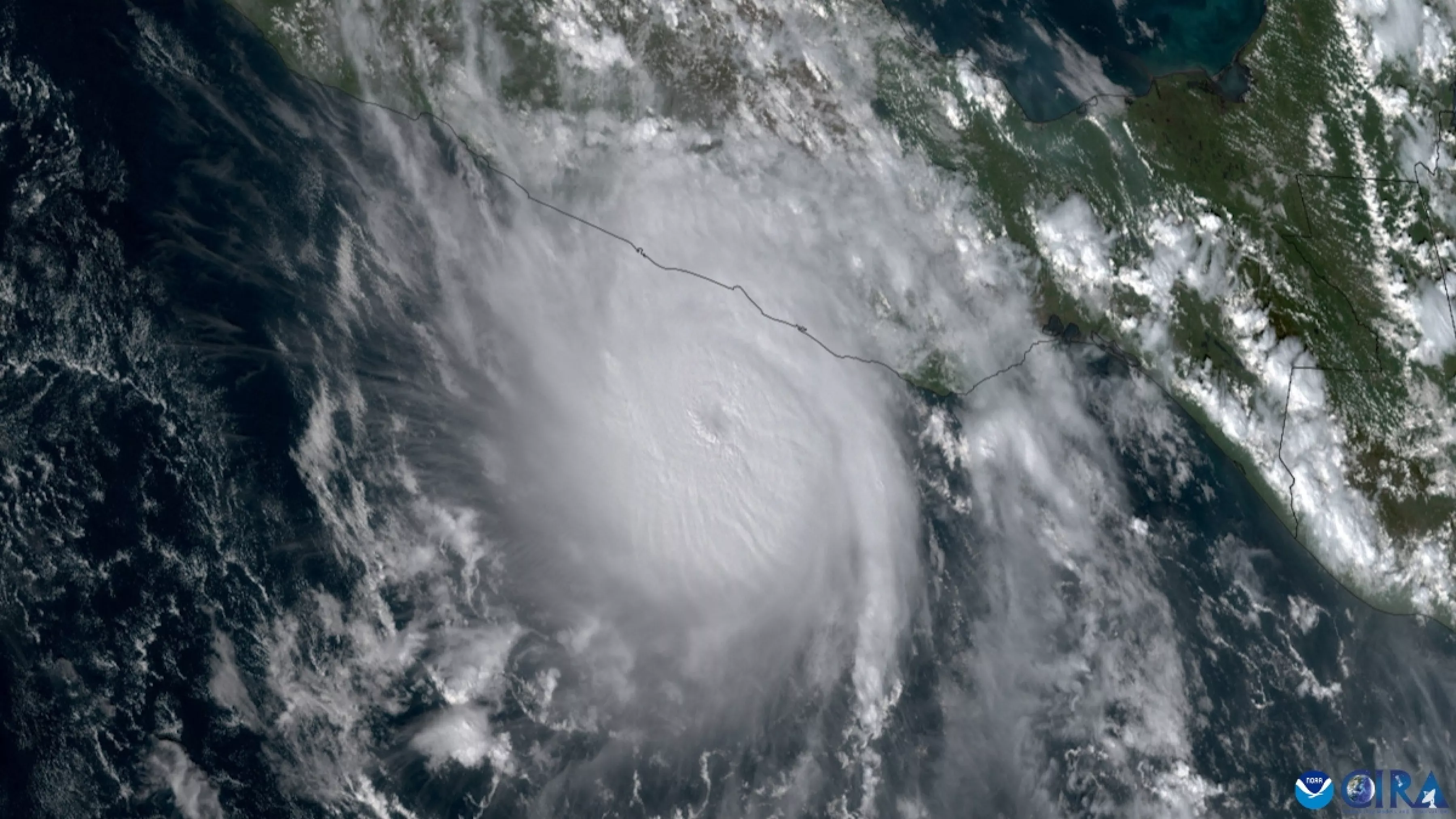 Huracán Otis se degrada a tormenta tropical: trayectoria y daños en vivo