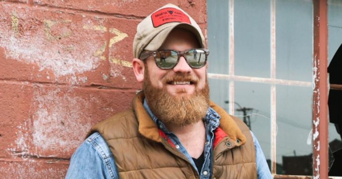 Muere el cantante Jake Flint a los 37 años, horas después de casarse