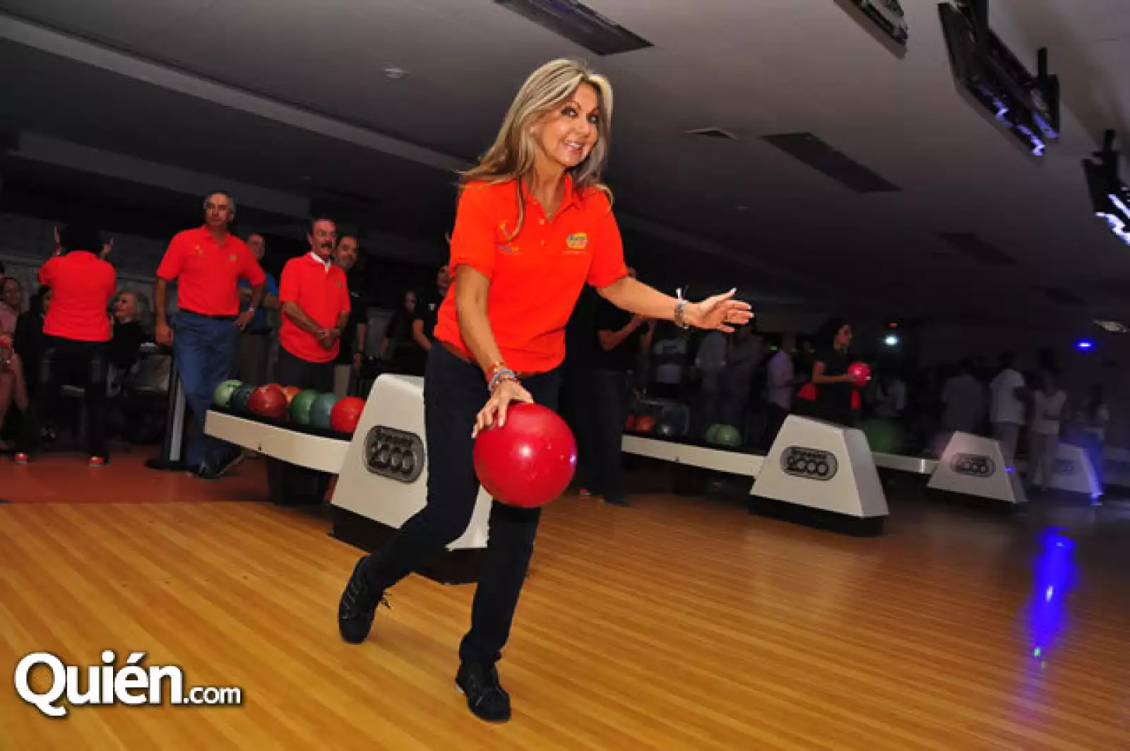 Tapatíos se divierten en los bolos