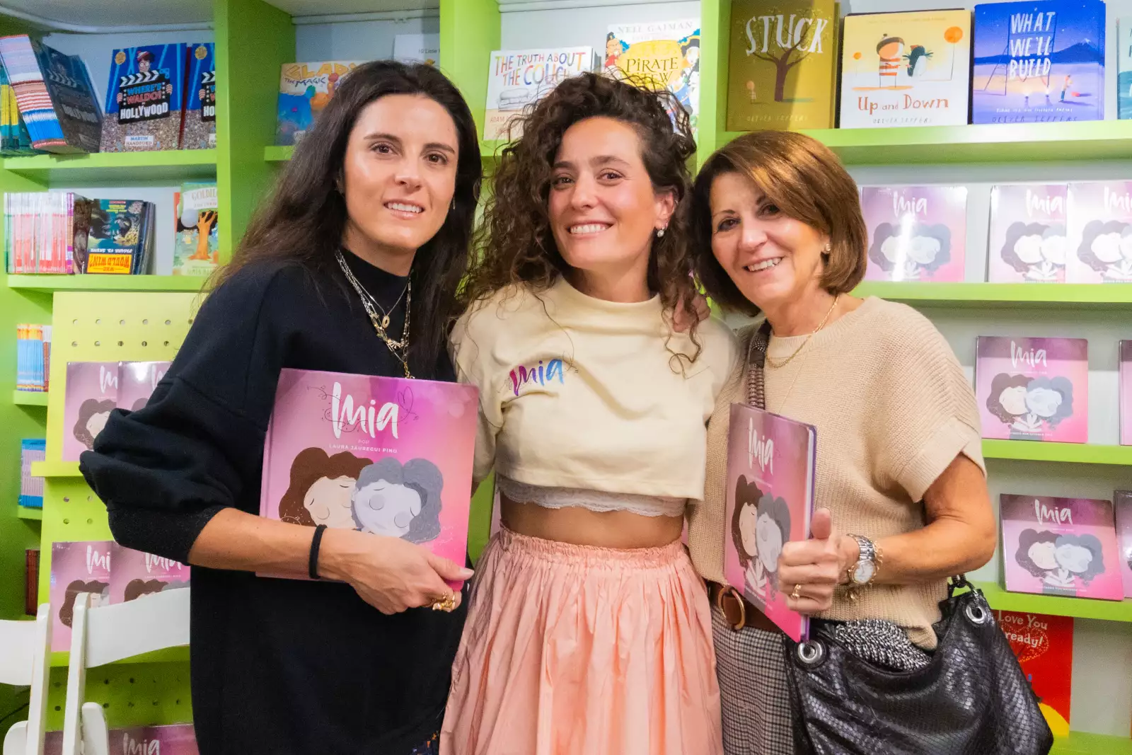 Laura Jáuregui presenta MIA, su primer libro sobre la vida a través de ...