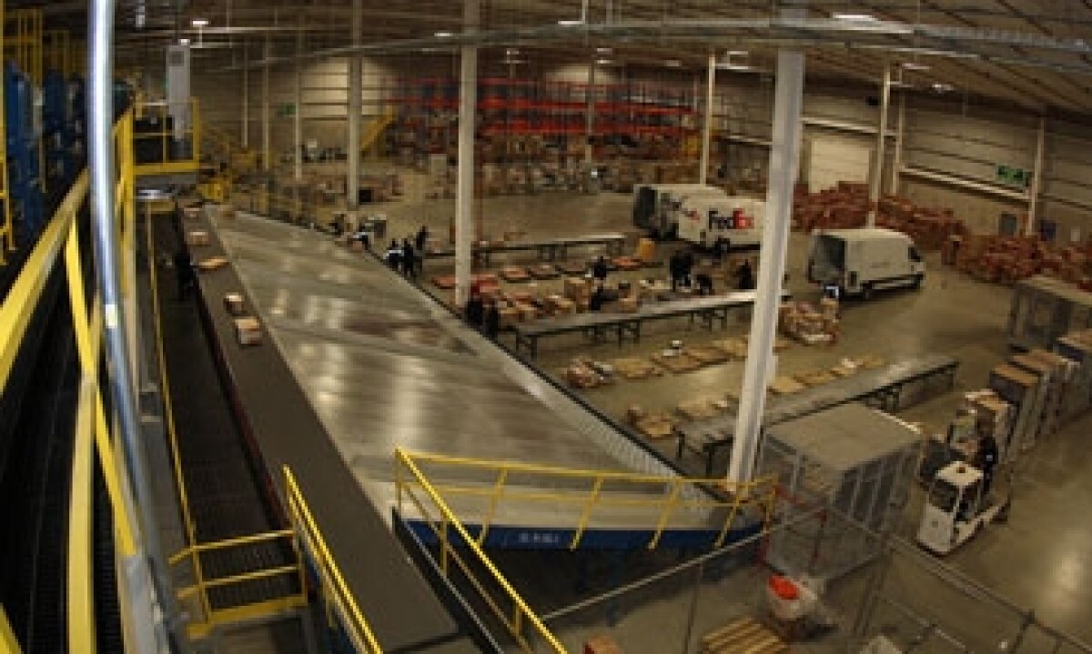 FedEx inaugura nuevo centro logístico