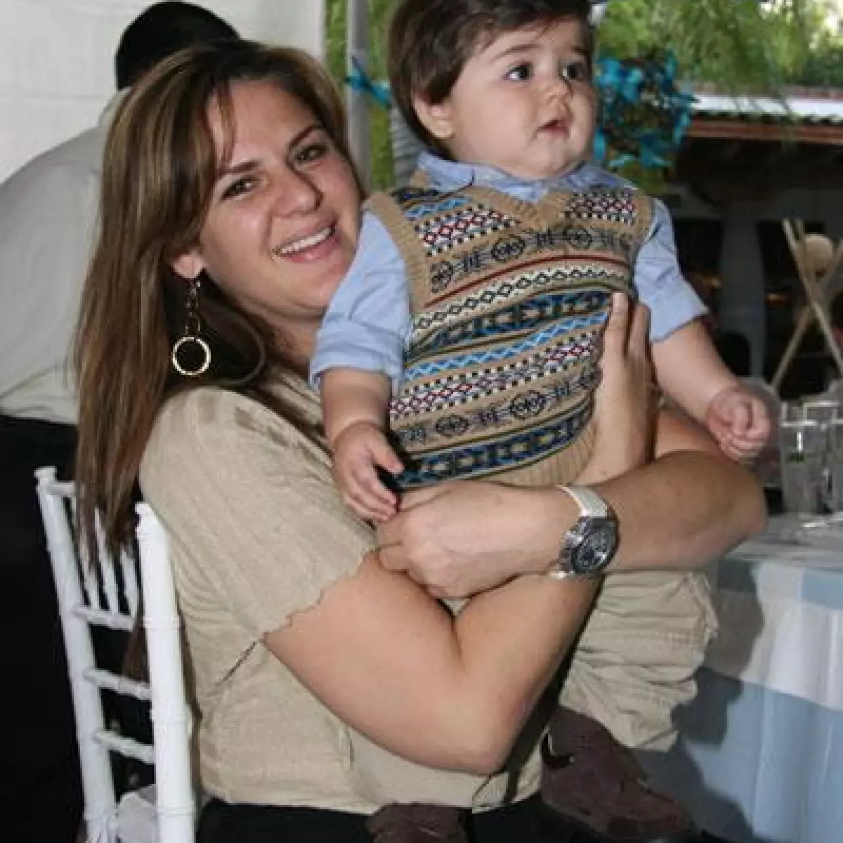 Ricardo y Alina Estrada bautizan a su hijo