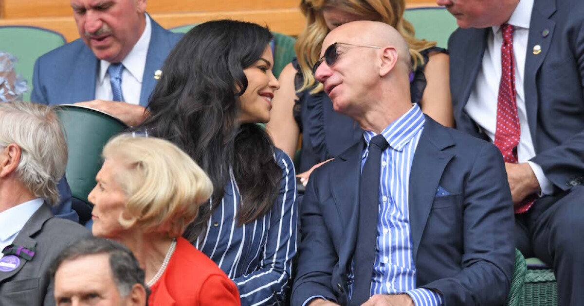 Así fue la primera aparición de Jeff Bezos y su nueva novia