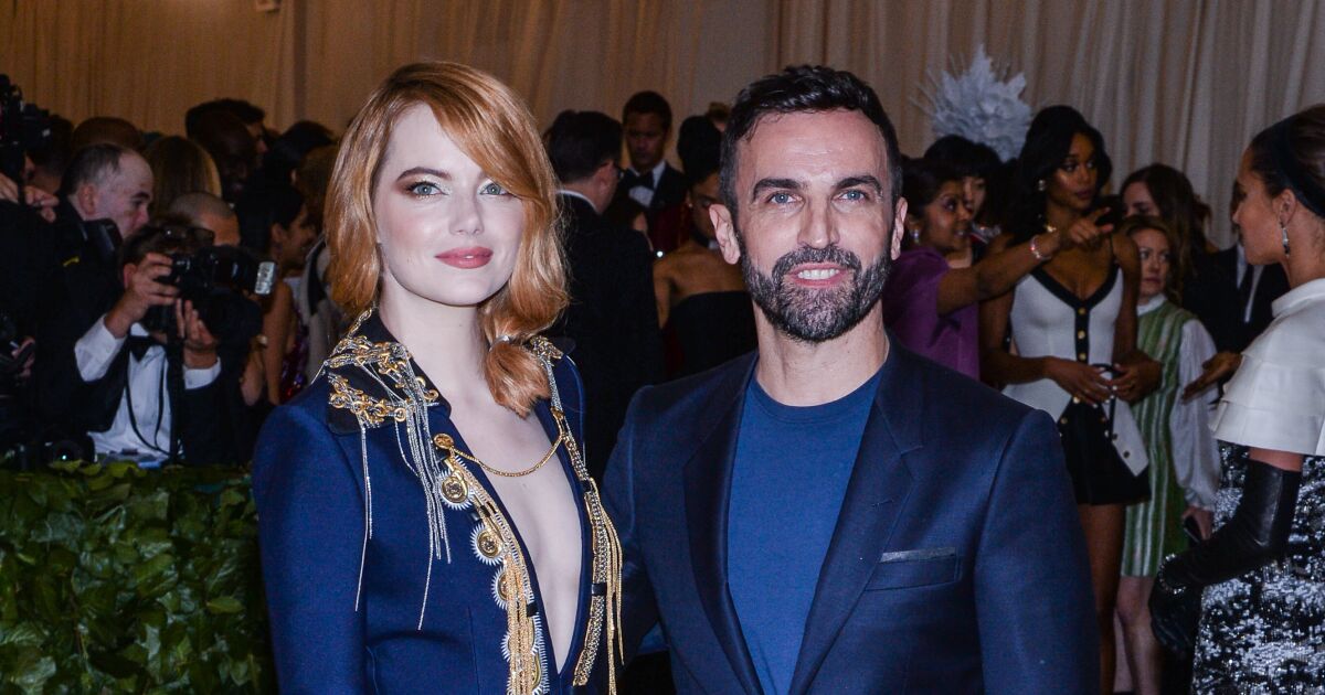 Emma Stone y ex de Jennifer Aniston de vacaciones en Francia