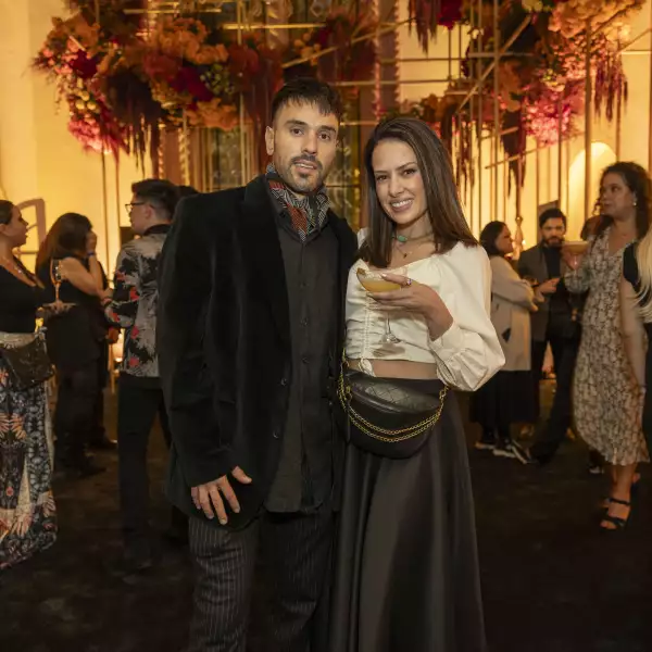 Paulina Dávila, Diego Calva, Irene Azuela y Ludwika de fiesta con Clase Azul