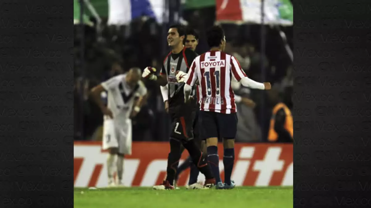 El portero Liborio Sánchez fue la figura de las Chivas ante Vélez