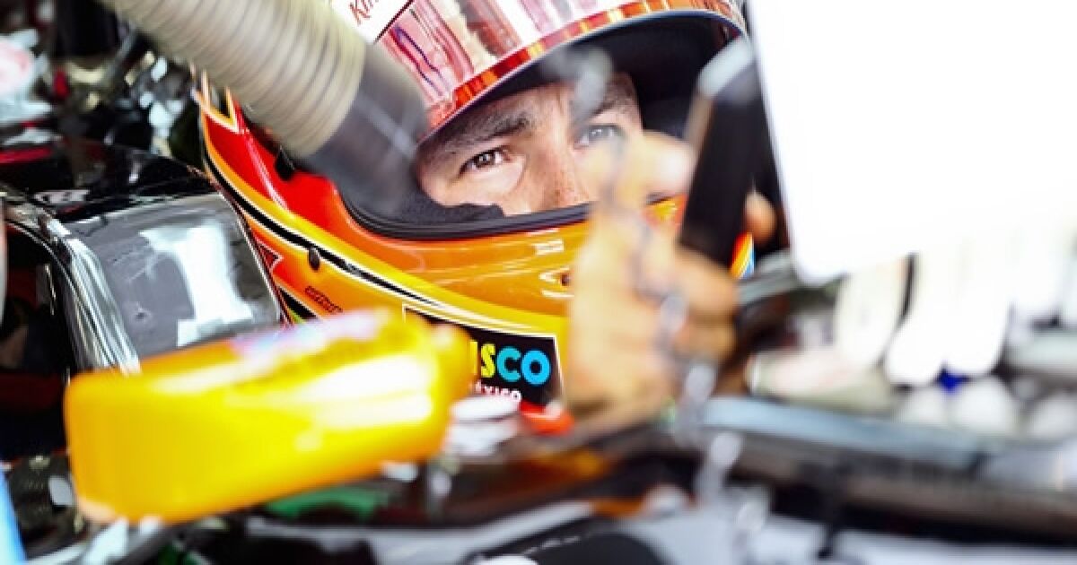 Checo Pérez logra tercer lugar en podio del Gran Premio de Bahréin