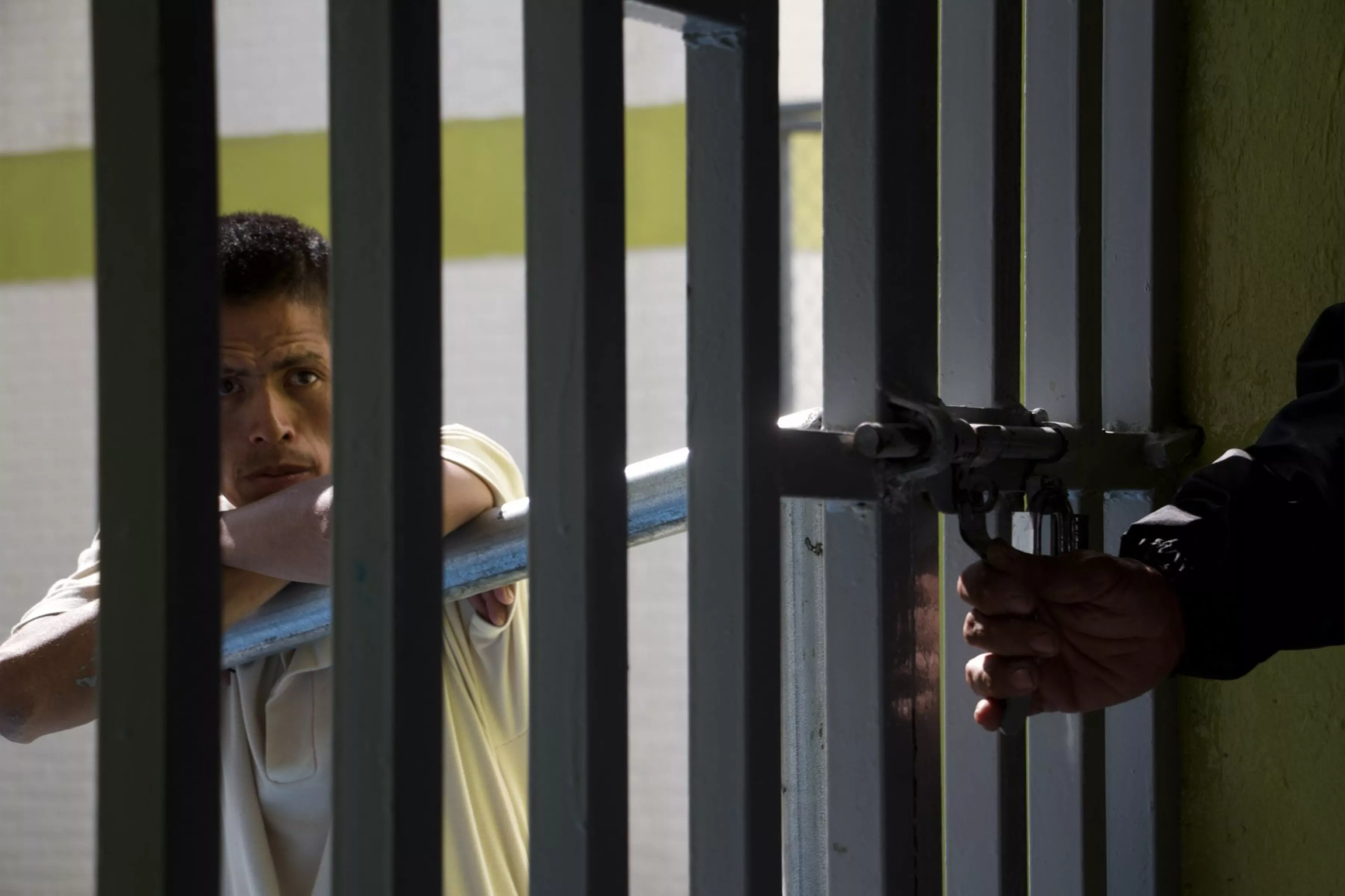 ¿Qué es la prisión preventiva oficiosa y la prisión preventiva justificada?