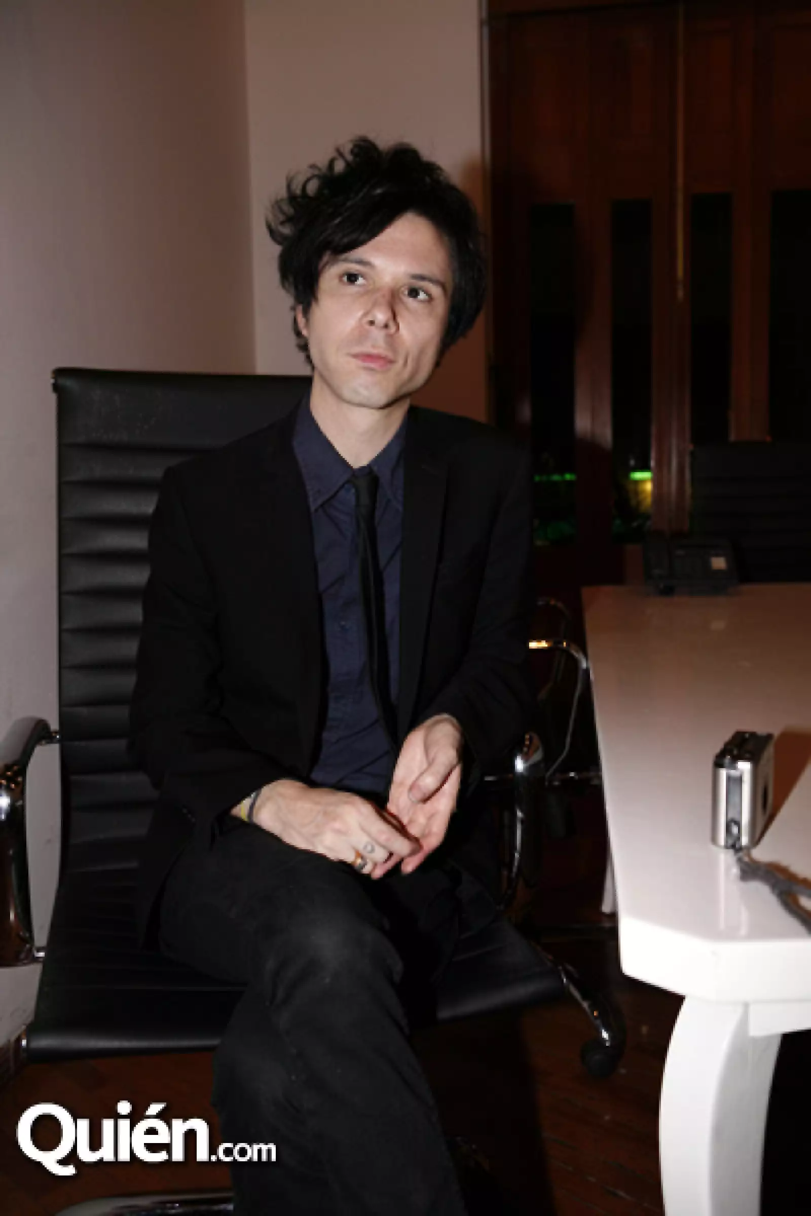 Nick Zinner presenta expo en México