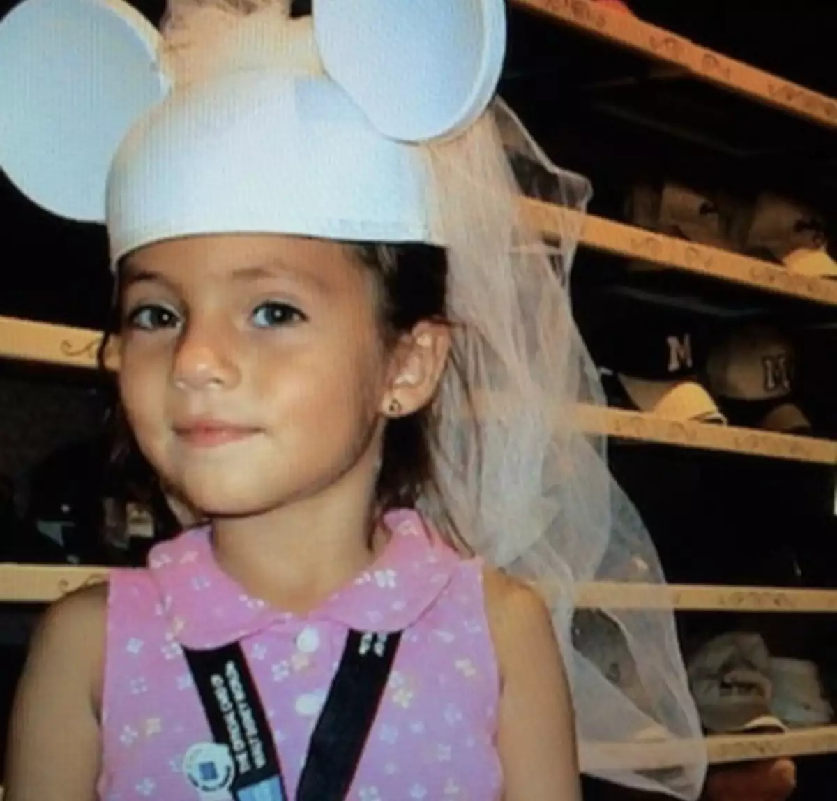 Camila Araiza, hija de Raúl Araiza, se declaró panromántica y demisexual