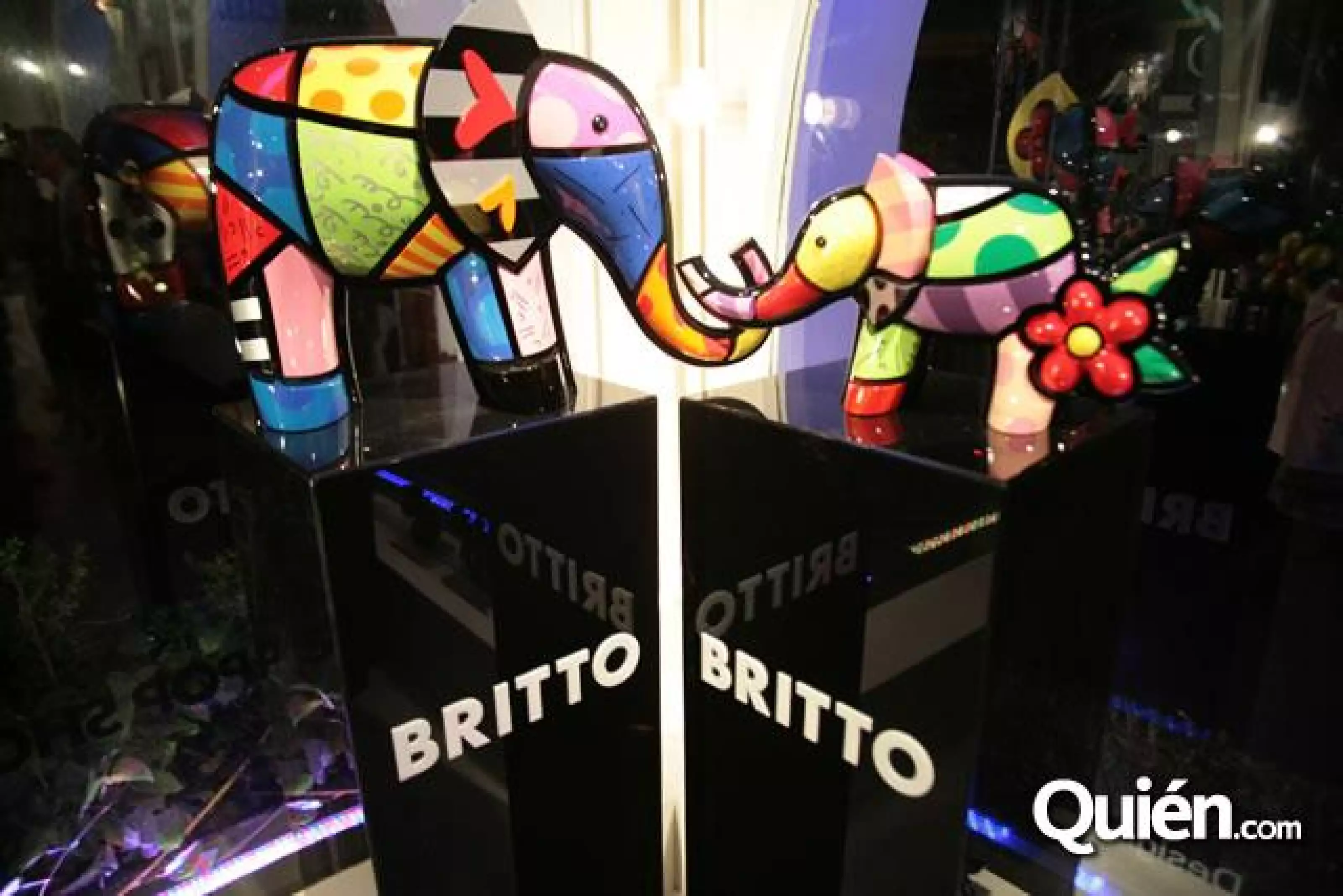 Marc y Renata Pariente en exposición de Romero Britto