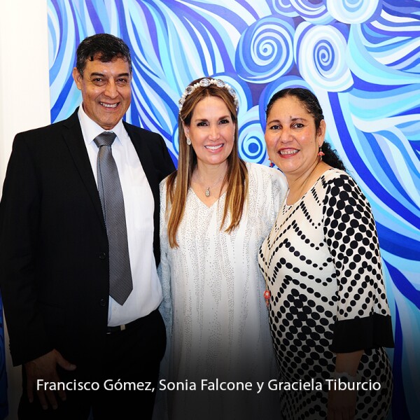 Sonia Falcone inauguró exposición en San José del Cabo