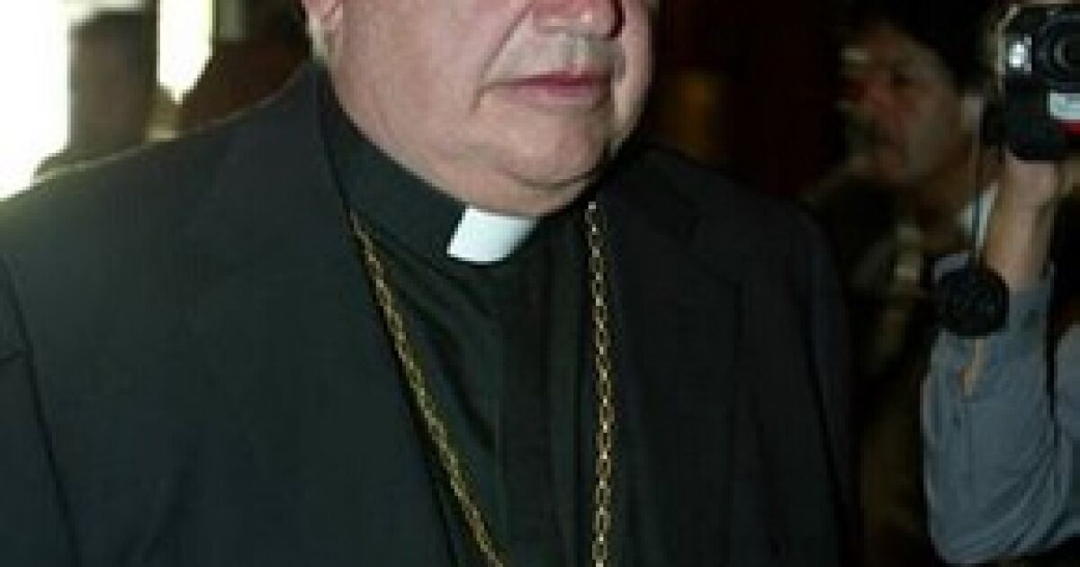 Onésimo Cepeda renuncia, el Papa acepta