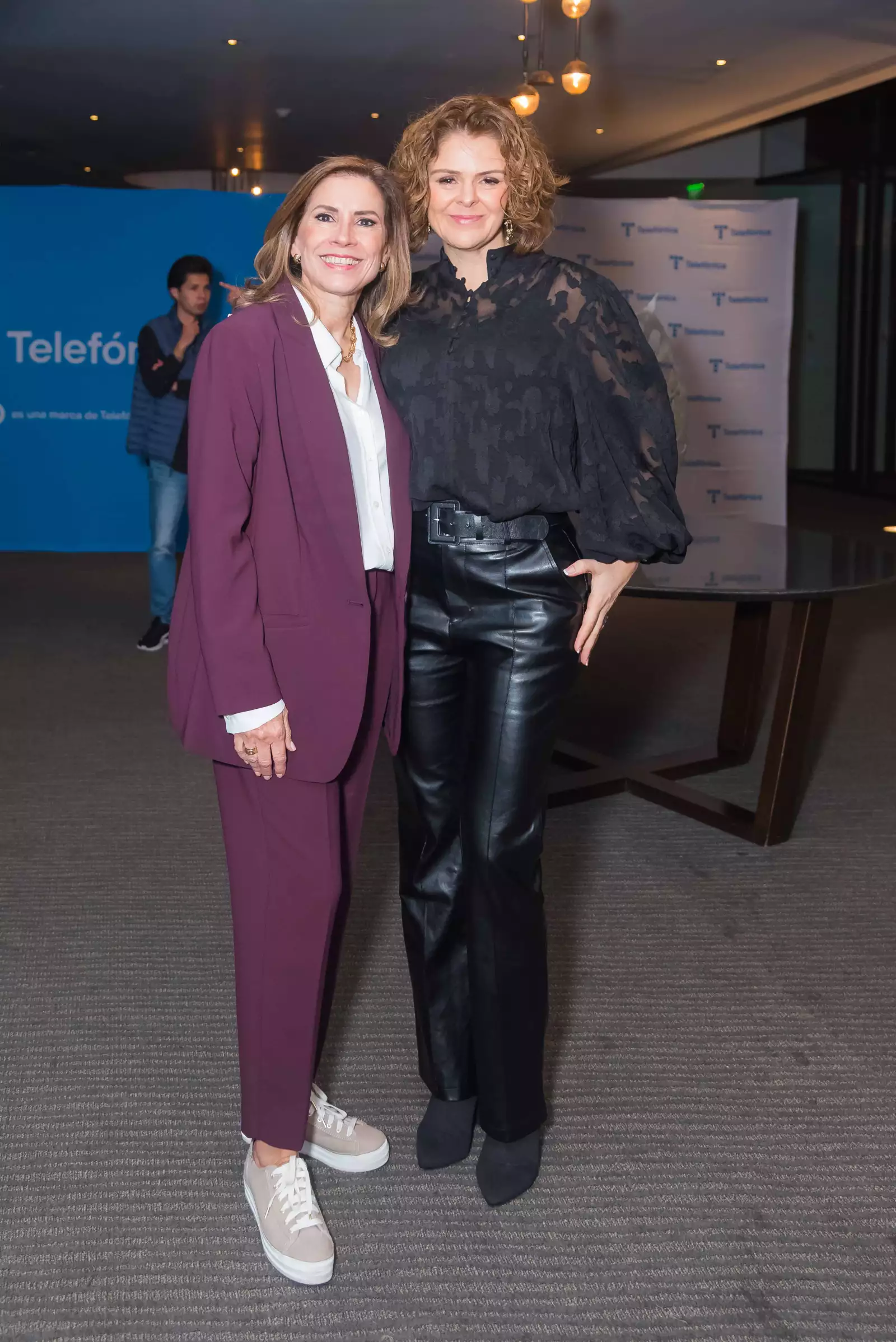 Claudia Ruiz Massieu y Valentina Ortiz Monasterio en el foto Moders