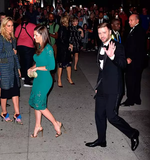 Justin y Jessica hacen su 1era aparición juntos, tras tener a su bebé