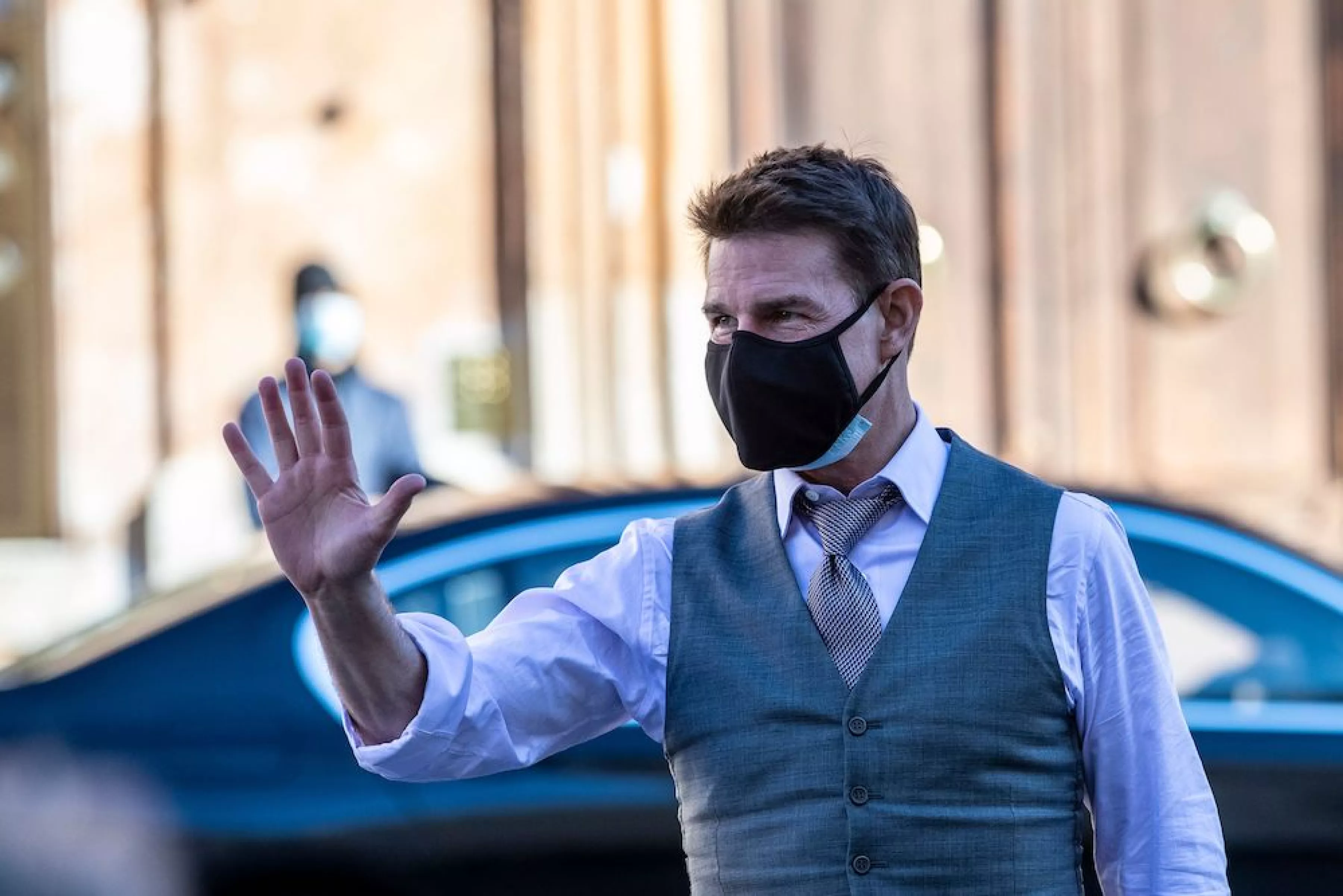 ¿Tom Cruise vigila a su equipo con robots en el set de 'Misión ...