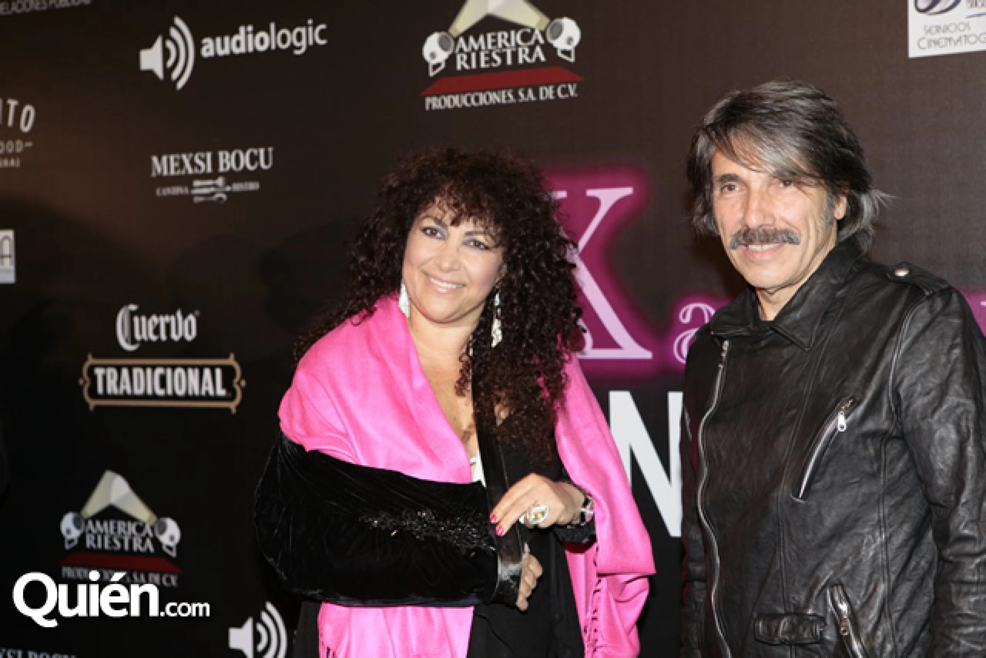 Famosos celebran los 10 años de su amiga y publirrelacion...