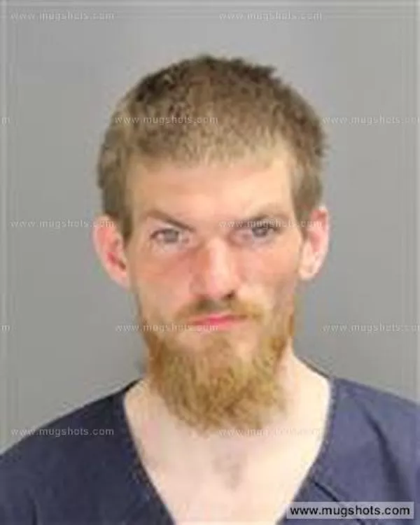 Eminem confronta y detiene a intruso que se metió a su casa