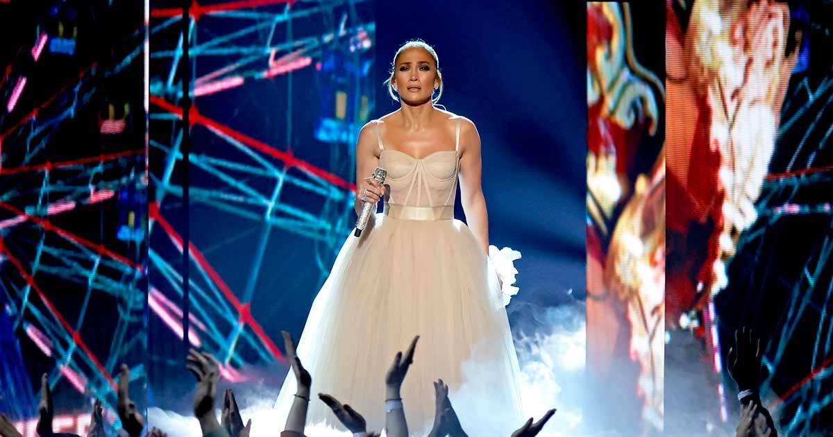 Jennifer Lopez asegura que vive en constante presión por la fama