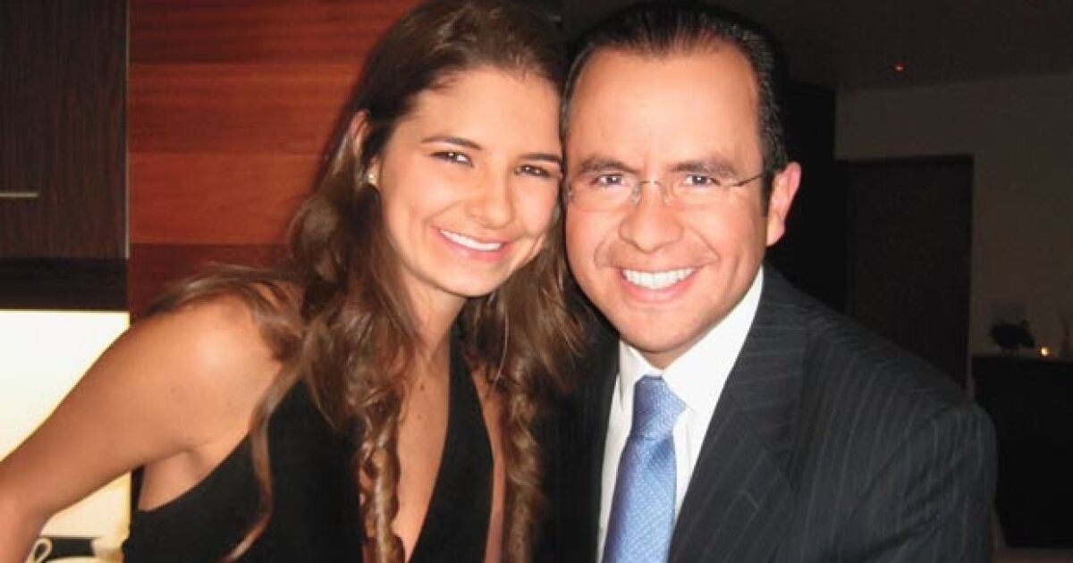 César Nava y Paty Sirvent con un pie en el altar