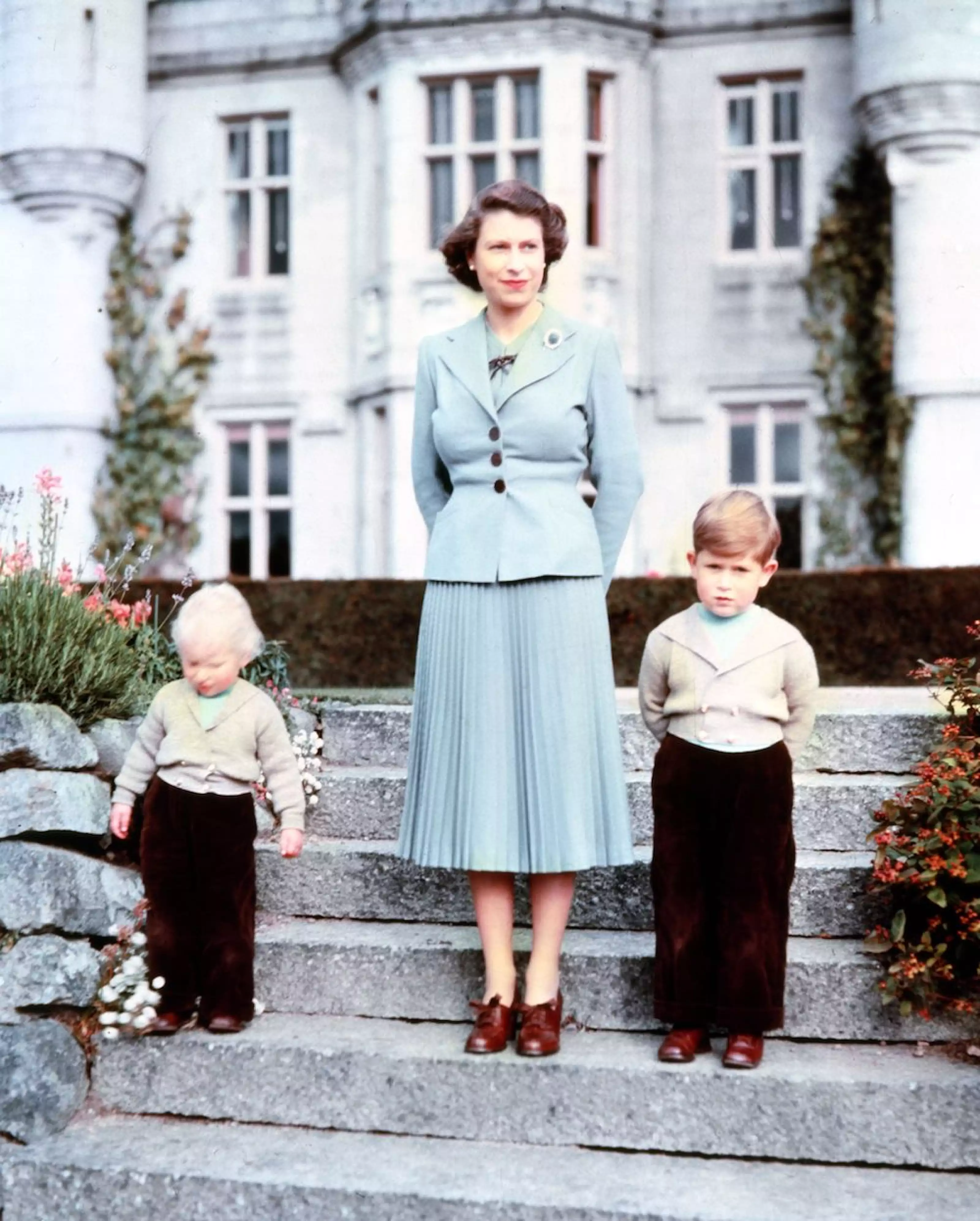 La vida del príncipe Carlos en 70 imágenes memorables