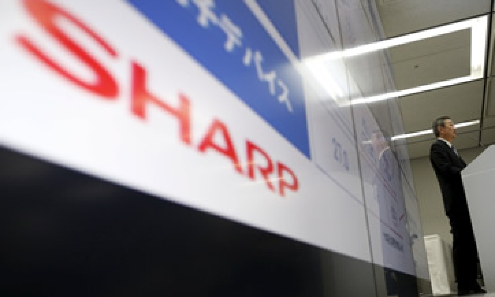 Sharp asegura rescate por 1,900 millones de dólares