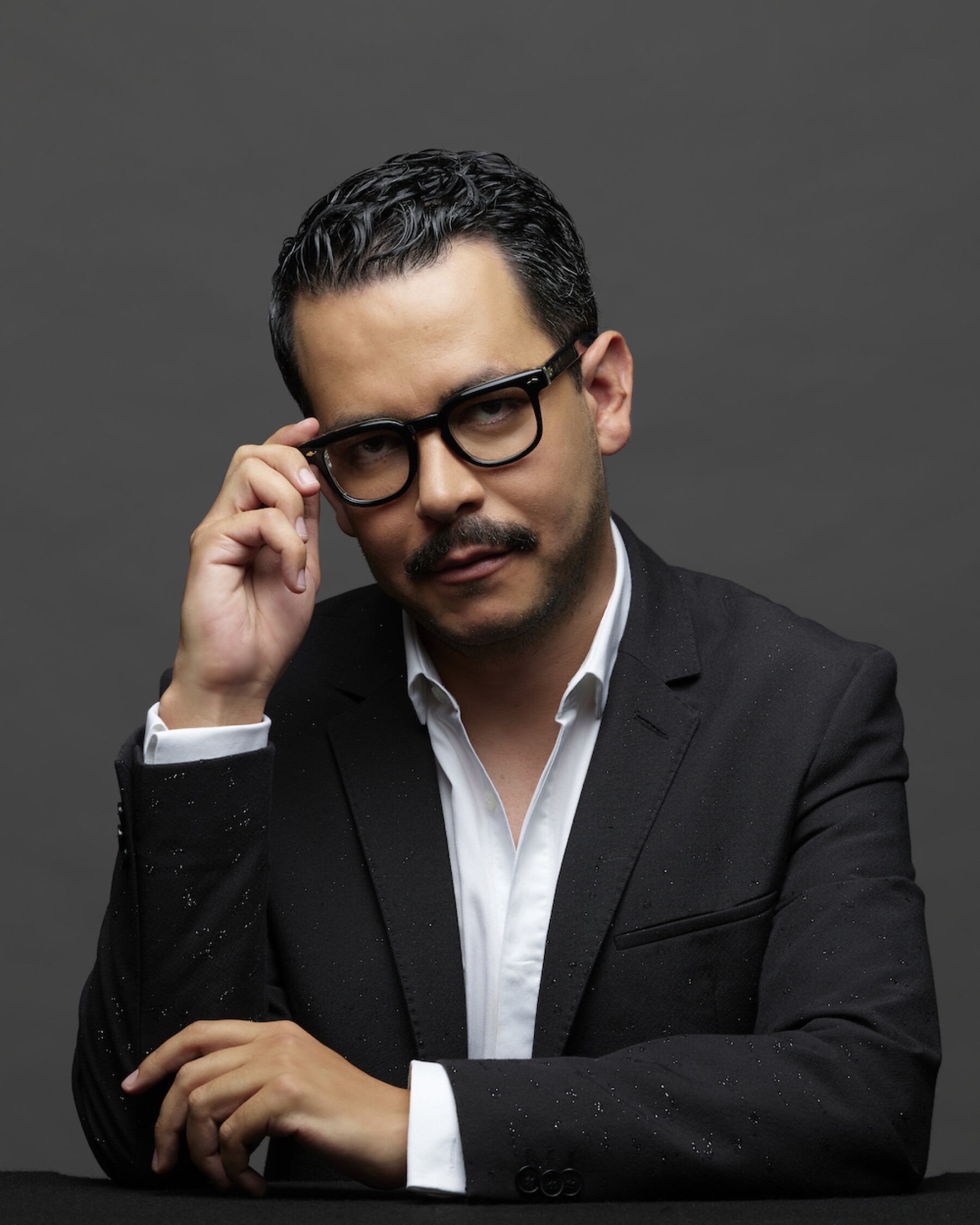 Manolo Caro celebra su primera nominación a los GLAAD Awards