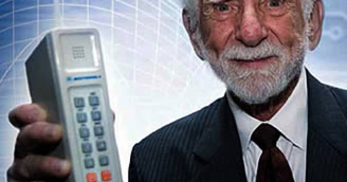 Inventor del celular evita “smartphones”