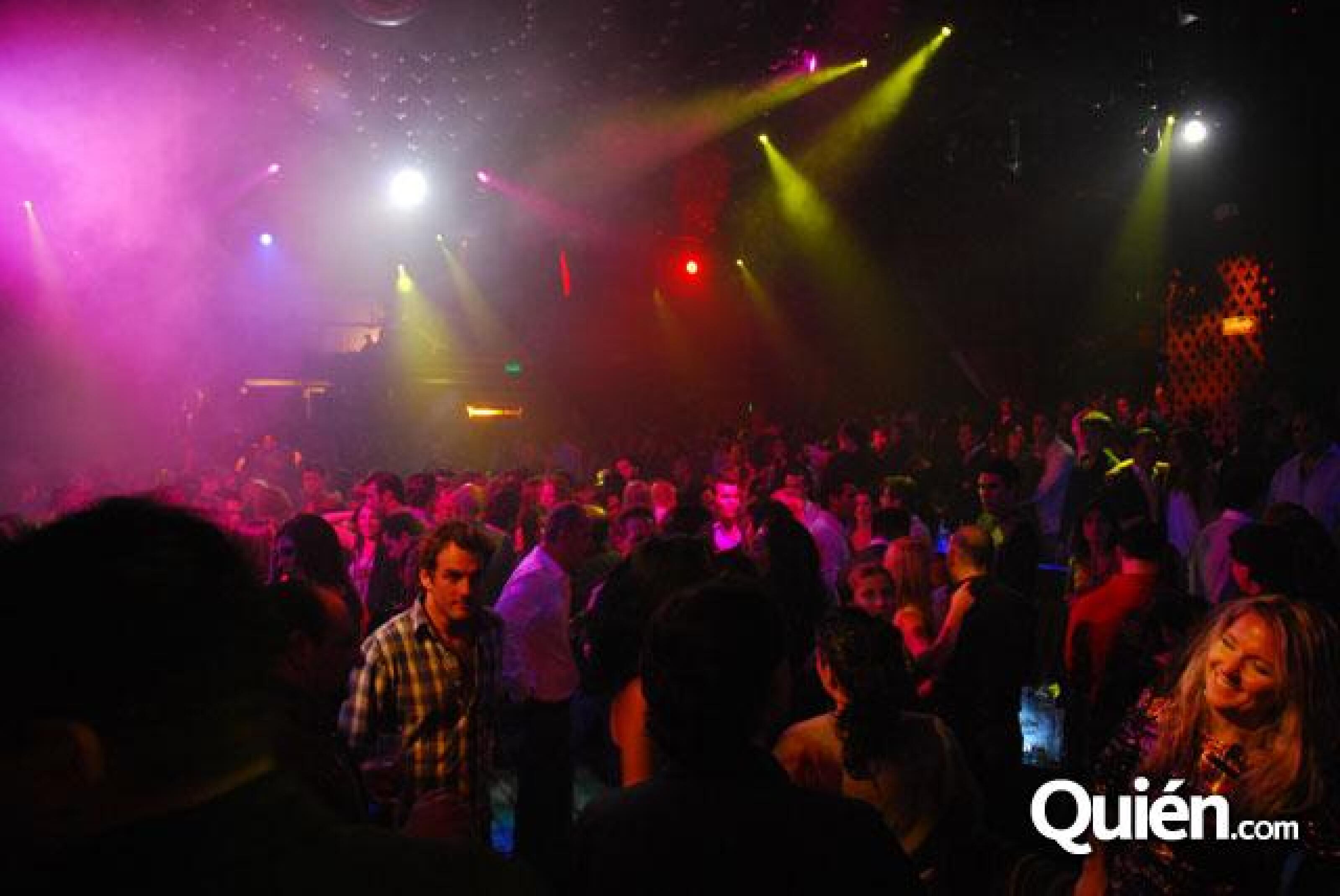 Eva Longoria de antro en el Ragga