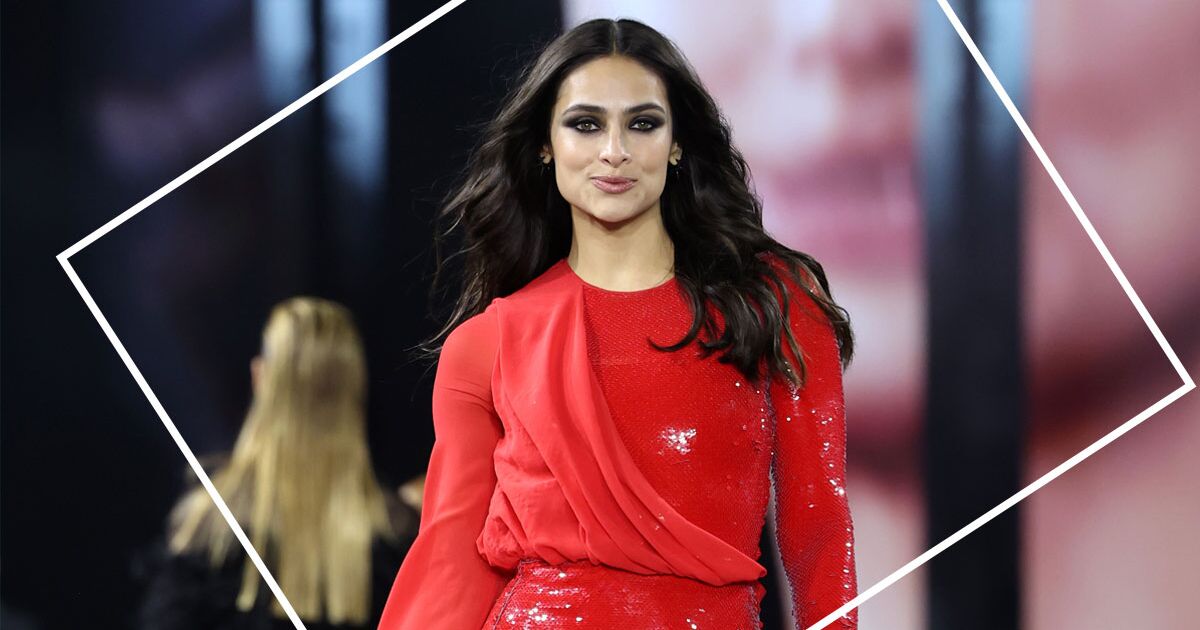 Renata Notni debuta en la pasarela en Fashion Week París