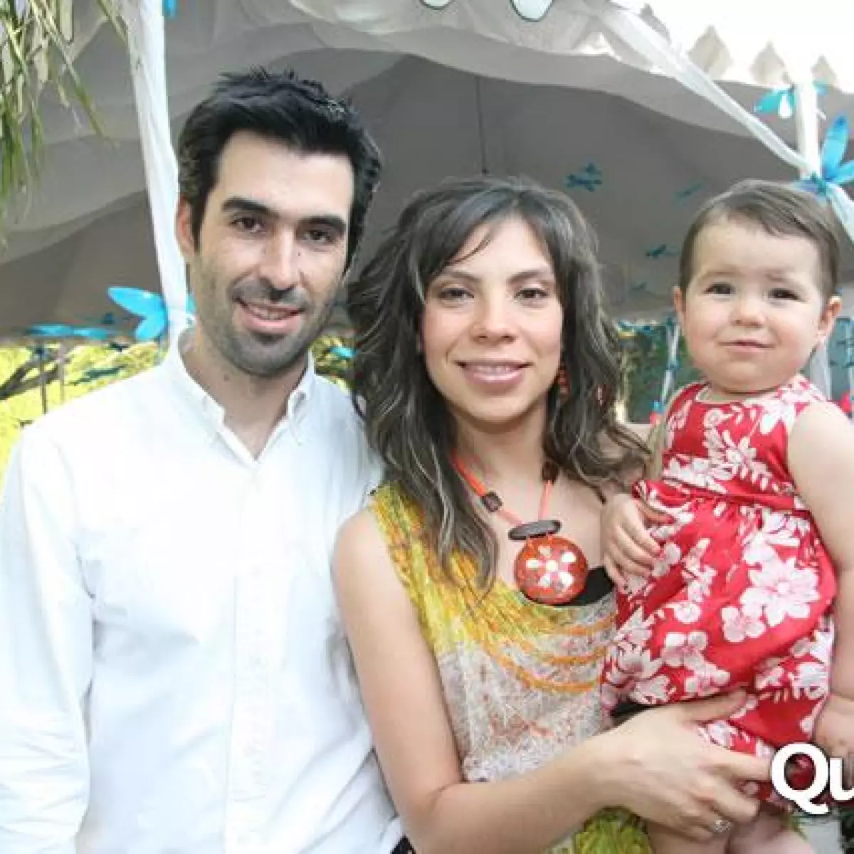 Ricardo y Alina Estrada bautizan a su hijo