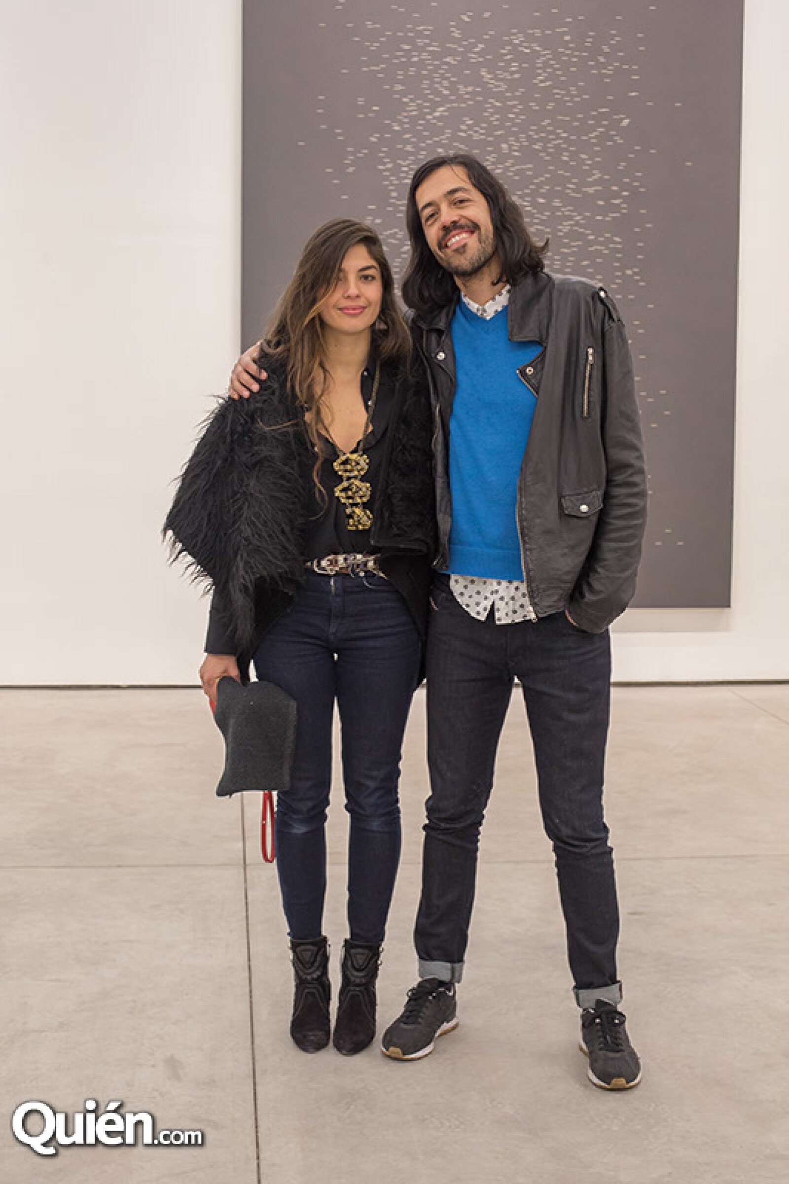 Amantes del arte en la inauguración de la expo `Ventana P...
