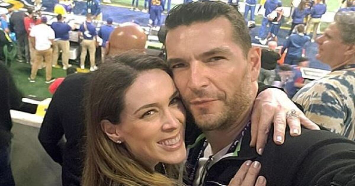 La cita de solteros de Jacky Bracamontes y Martín Fuentes en el Super Bowl