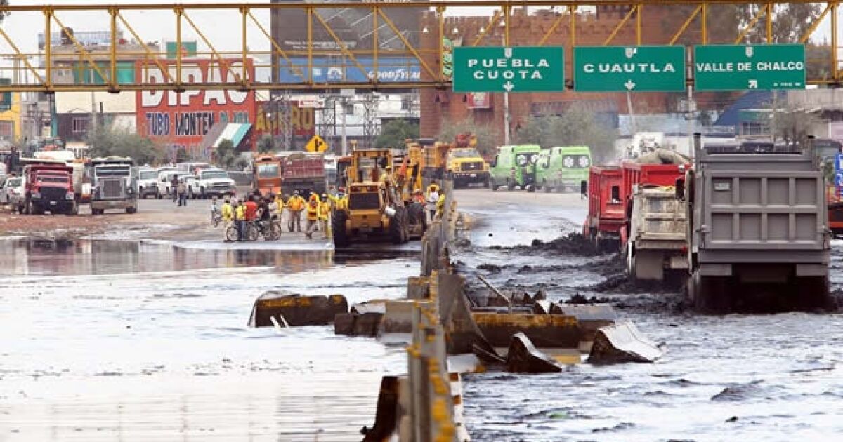 Valle de Chalco, inundado en medio de la pobreza urbana