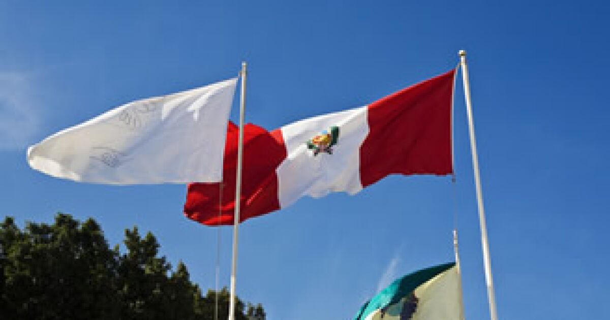 México firma TLC con Perú