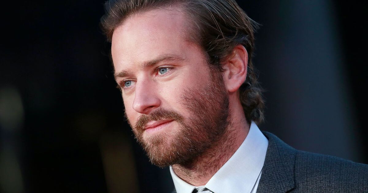 Armie Hammer regresa a la vida pública y lanza su podcast