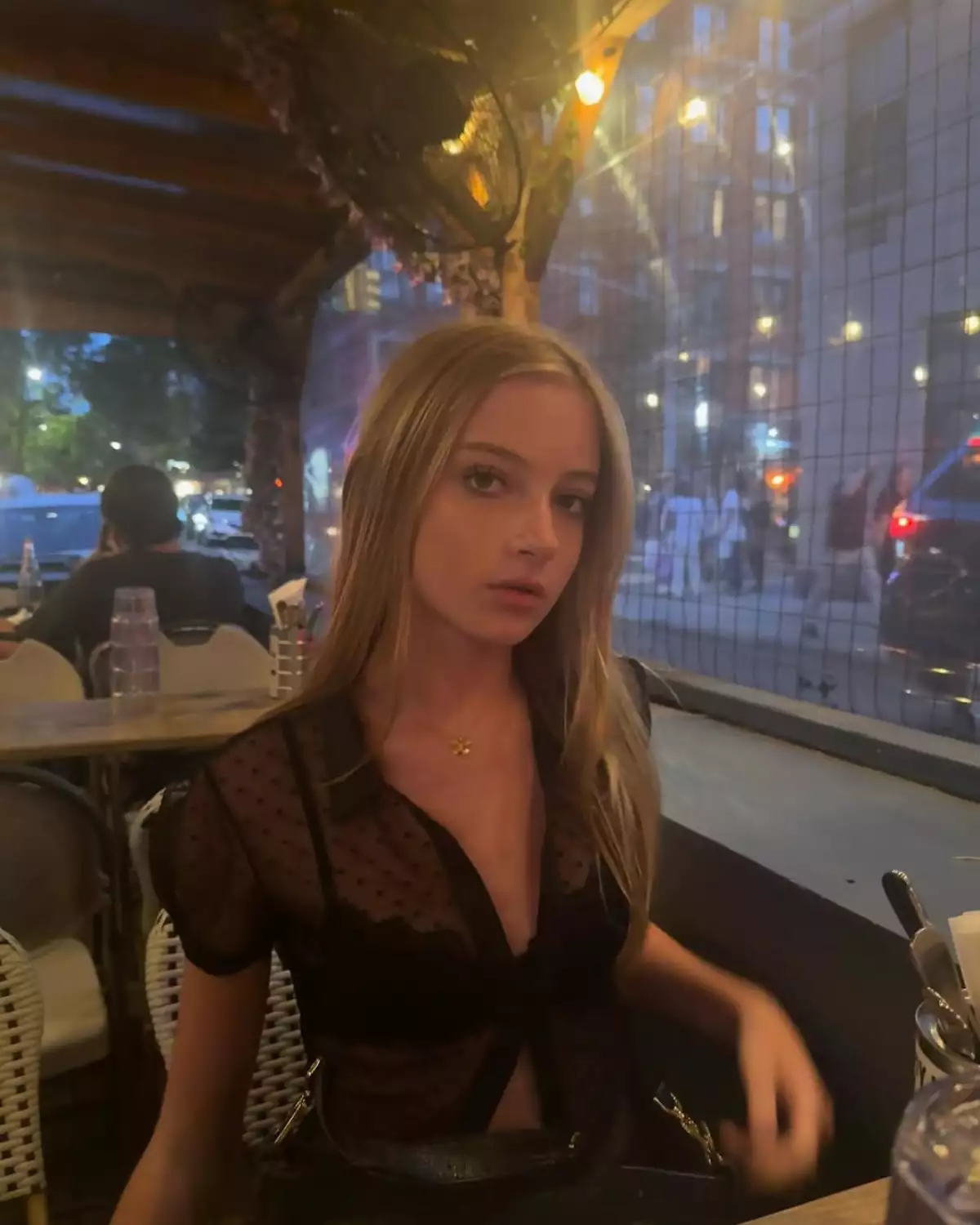 Kai, la hija transgénero de Naomi Watts, asiste al estreno de su mamá