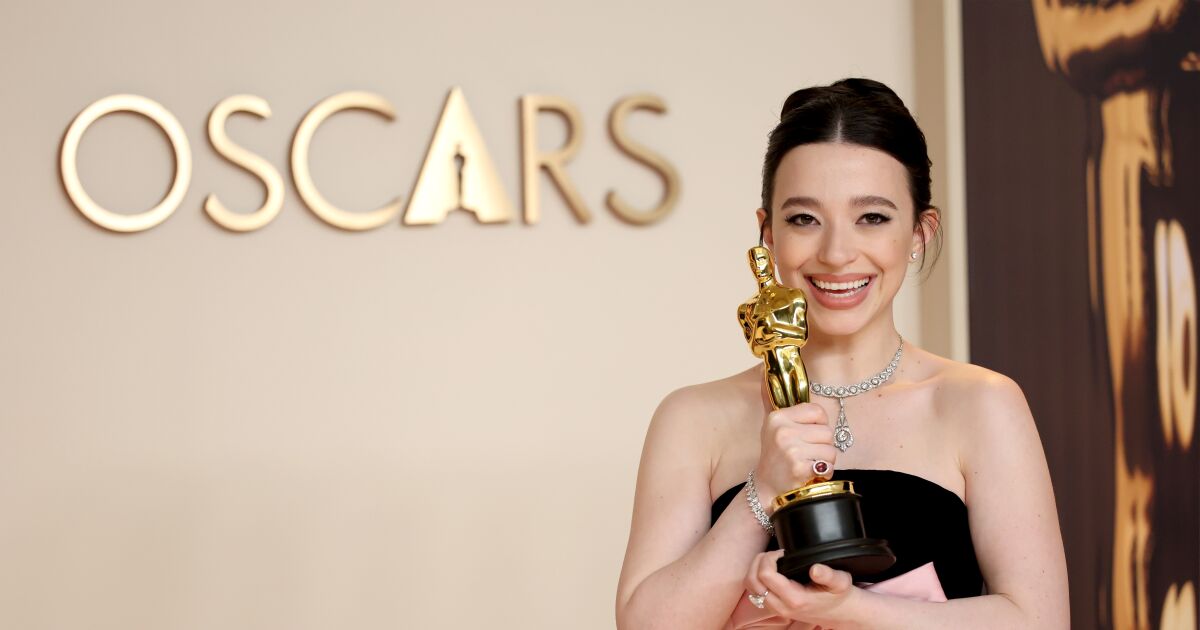 Ella es Mikey Madison, la actriz de 25 años que le ganó el Oscar a Demi Moore