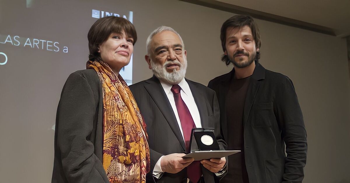 Muere el escenógrafo Alejandro Luna, papá de Diego Luna, a los 83 años ...