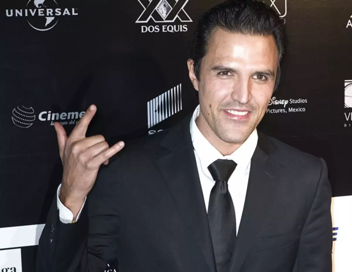 Billy Rovzar le entra al terror del `Kilómetro 31´