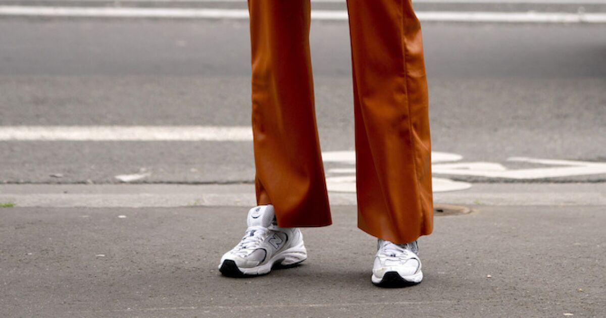 Traje con tenis: El nuevo 'formal' para todos