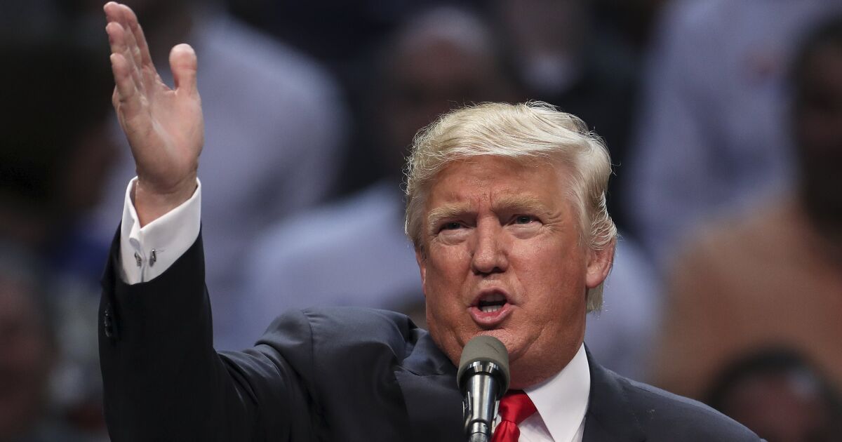 Ropa marca Donald Trump tiene la etiqueta ‘Hecho en México’