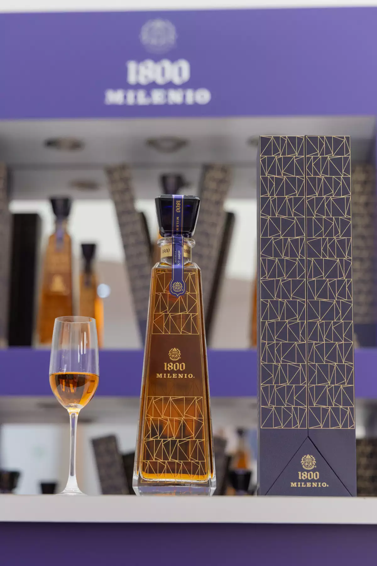 Tequila 1800 Milenio en colaboración con el Artista Gabriel de la Mora