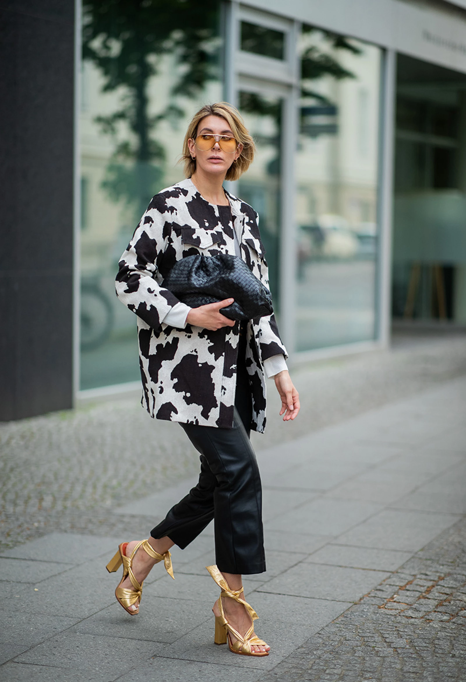 Ni leopardo ni cebra. El print de moda es... ¿vaca?