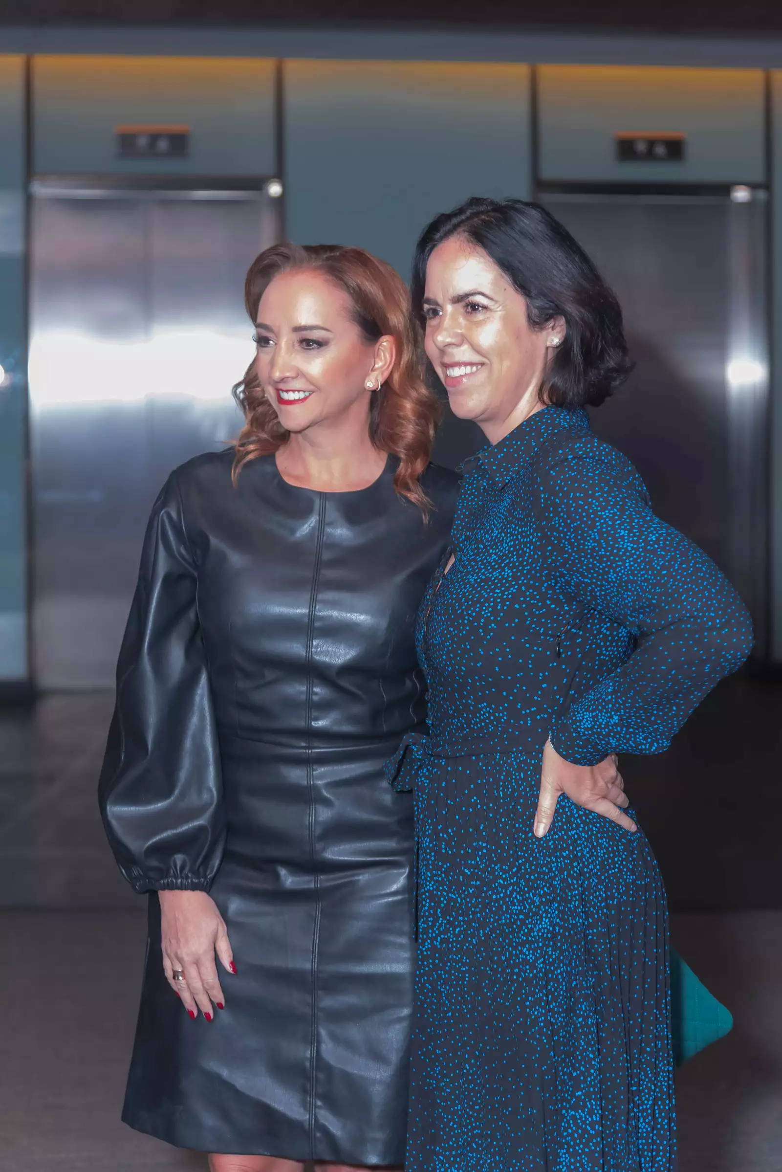 Claudia Ruiz Massieu y Valentina Ortiz Monasterio en el foto Moders