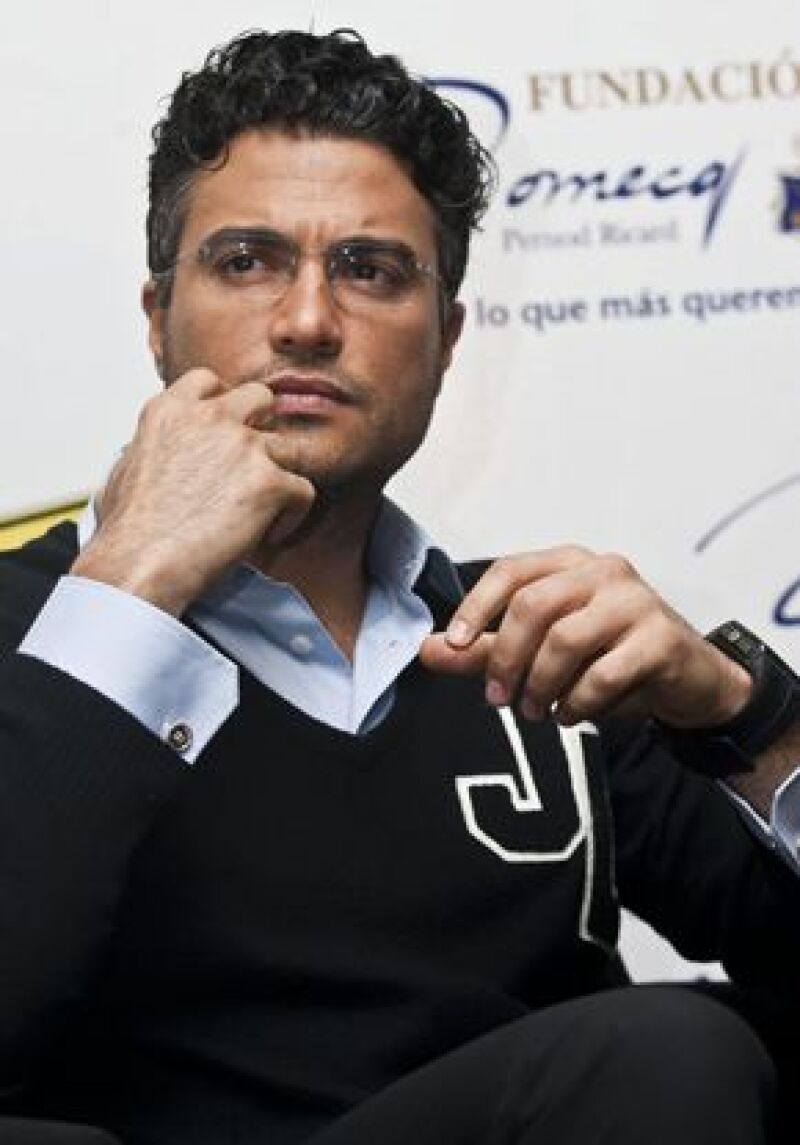 Jaime Camil se recupera de operación