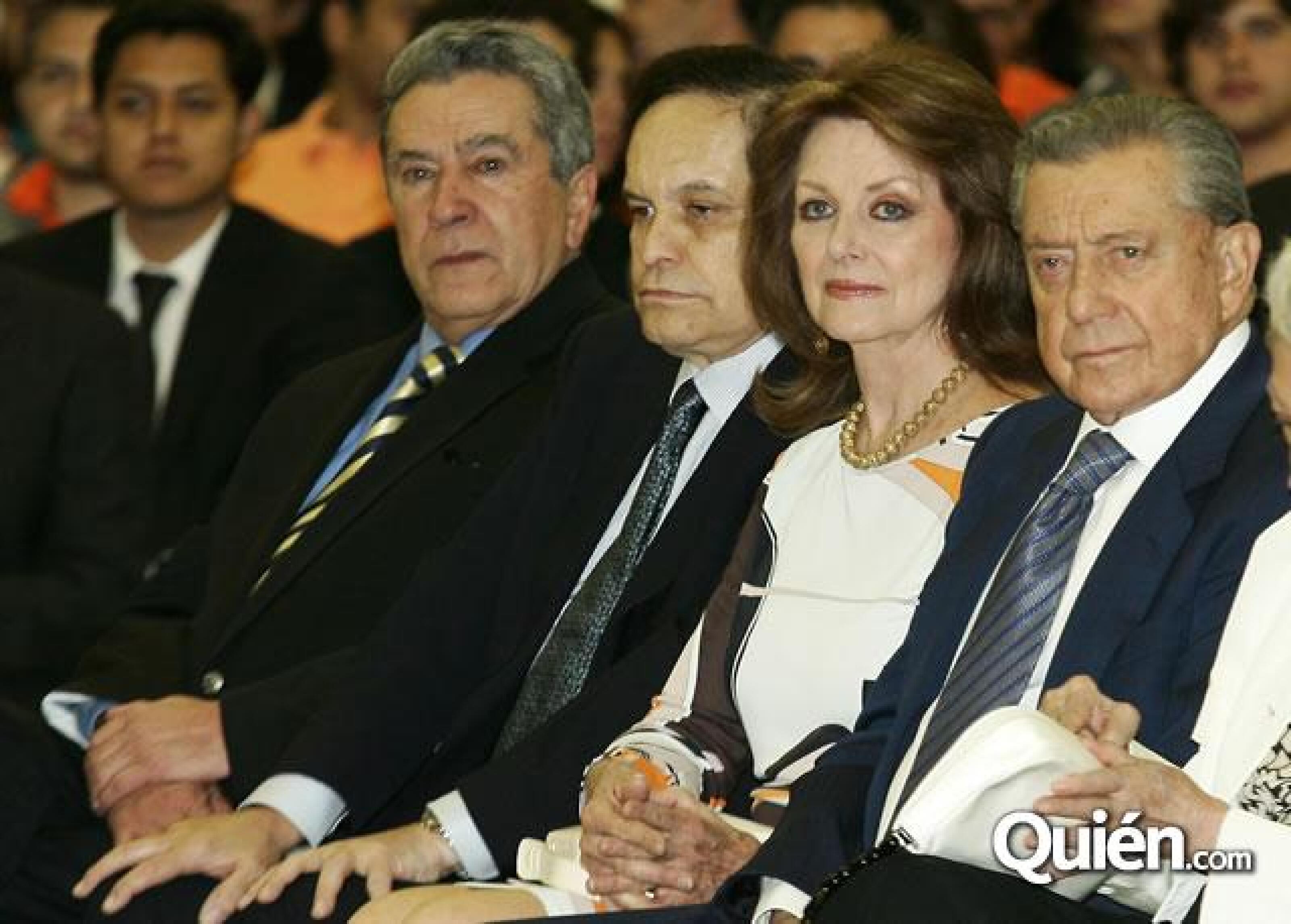 Alfredo Elías Ayub recibe reconocimiento en la Anáhuac