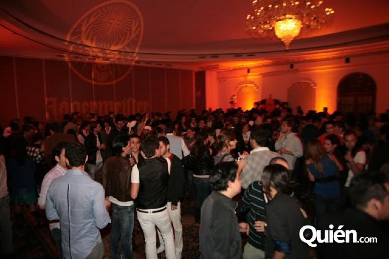 Divertido viernes en la fiesta Jagermeister